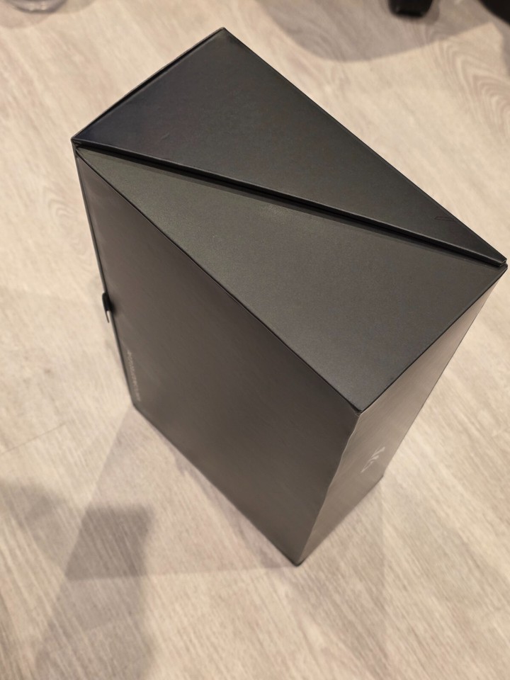 ASUS GeForce RTX 5090 32 GB OC Edition ROG Astral Graphics PACKAGING ...