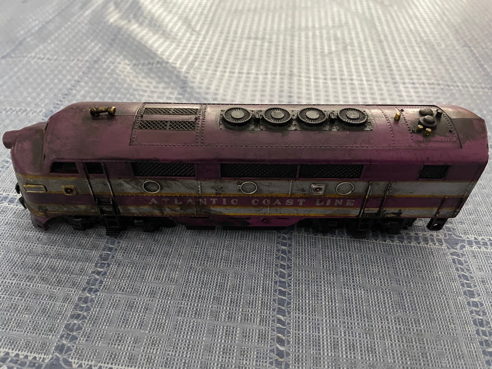HO Atlantic Coast Line Powered Diesel Engine Locomotive w/Passenger ...