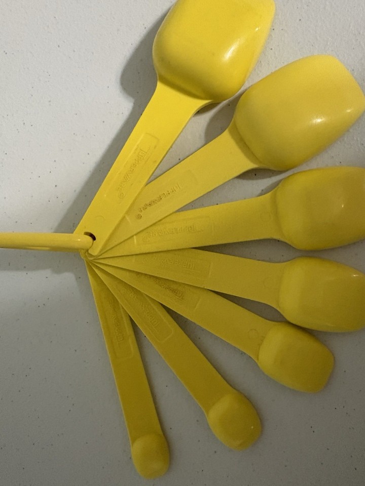 Vintage Set Tupperware Measuring Spoons W/ D Ring Vintage Yellow Set Of ...