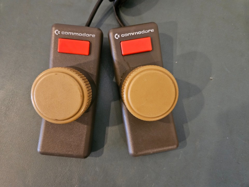 VINTAGE COMMODORE 64 PADDLE CONTROLLER SET ATARI UNTESTED | eBay