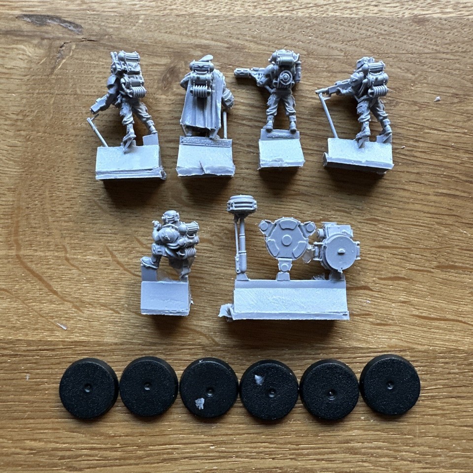 Warhammer 40K - Forgeworld - Cadian Hostile Environment Command Squad ...