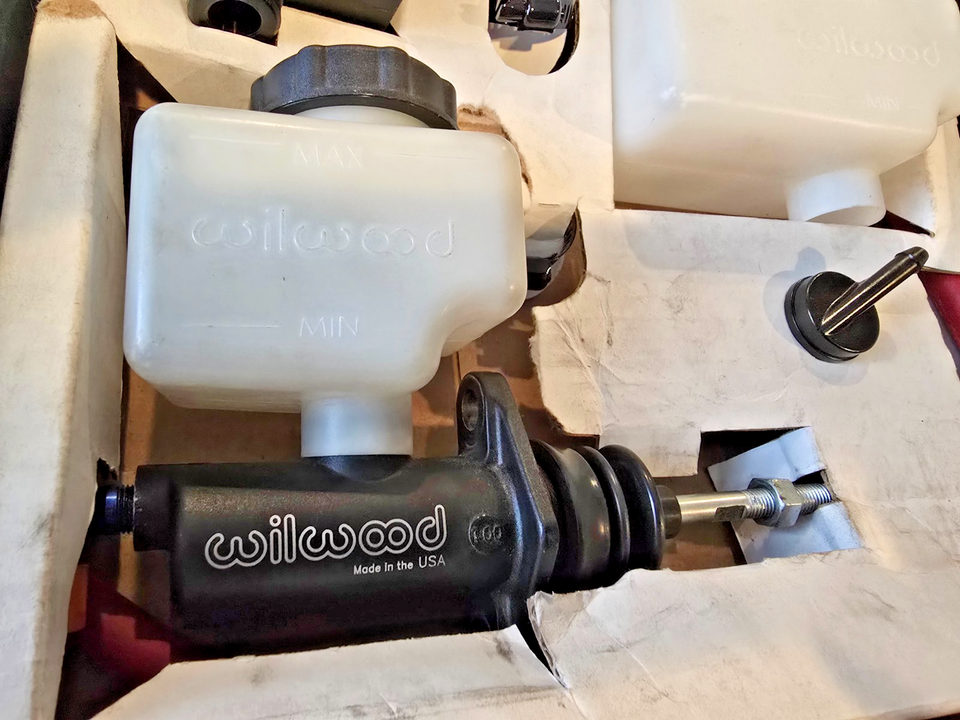 Wilwood Brake/Clutch Master Cyl 260-10375 1" and 260-1333 7/8" pull ...