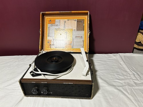 Vintage Vanity Fair Electronics Corporation Portable Record Player ...