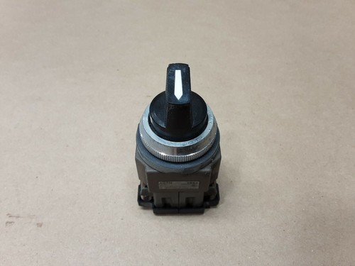 IDEC ASTN Selector Switch Black Knob return to center BS010E #1011J22 ...