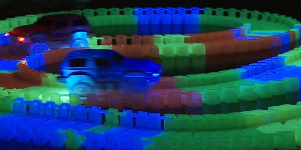 2 Magic Twister Glow In the Dark Light Up Race Tracks Tracks Flex ...