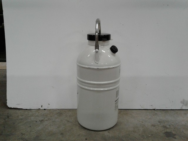 VWR CryoPro V-106 Vapor Shipper Liquid Nitrogen Dewar 3.6l for sale ...