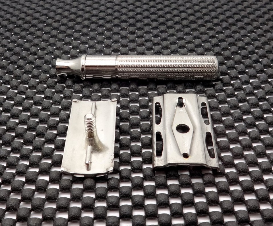 Vintage 1940's Gillette Fat Handle TECH DE Safety Razor Triangle Slots ...