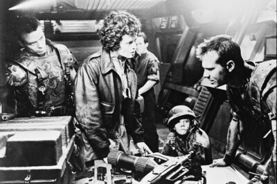 Aliens Sigourney Weaver Bill Paxton Cast 24x36 inch Poster | eBay