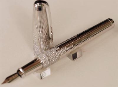 DUPONT SOLID WHITE GOLD FOUNTAIN PEN "DIAMOND RAIN" - 7.4 CARAT ...