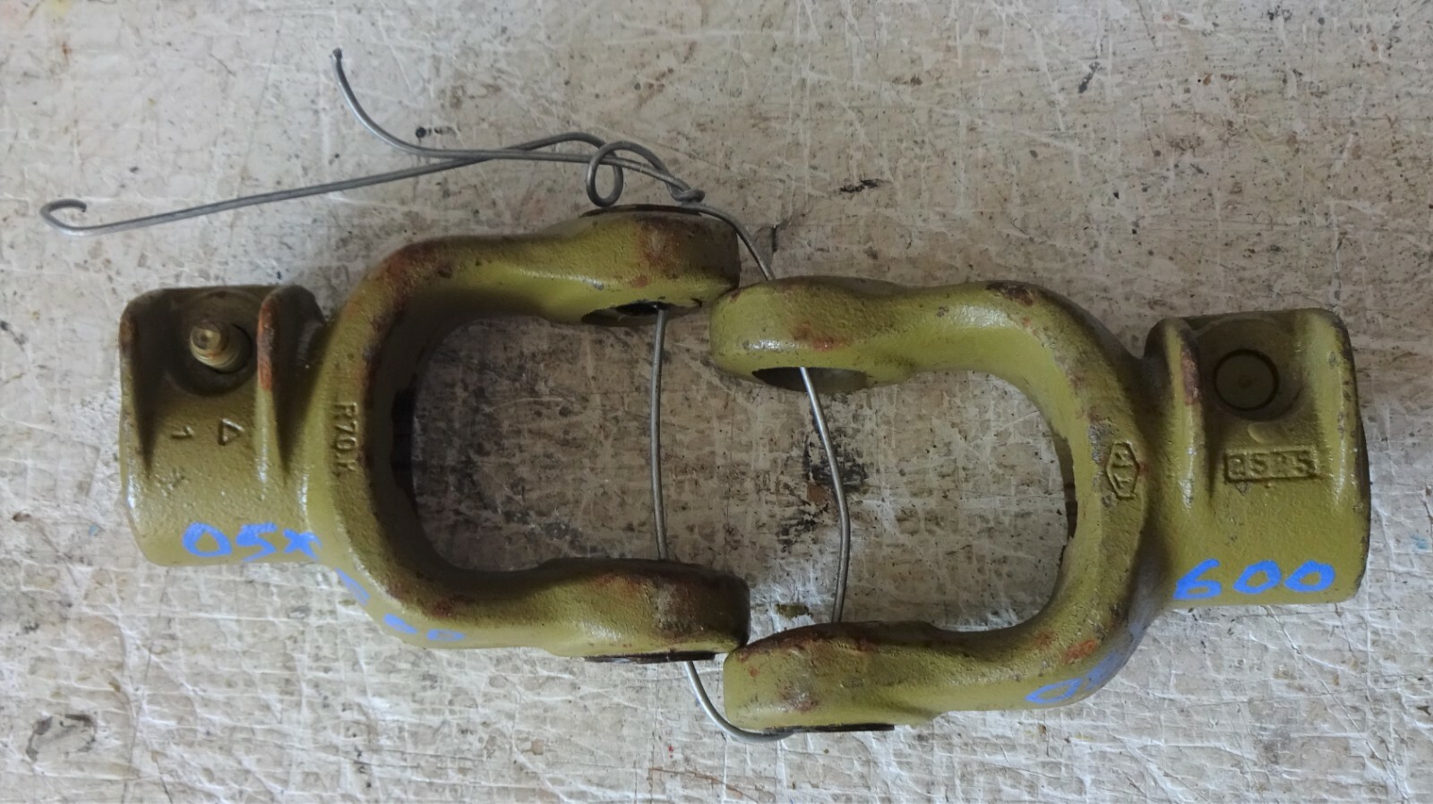 TRACTOR PTO DRIVE SHAFT IMPLEMENT YOKE SPLINED SHAFT CLAMP ON BUSH HOG ...