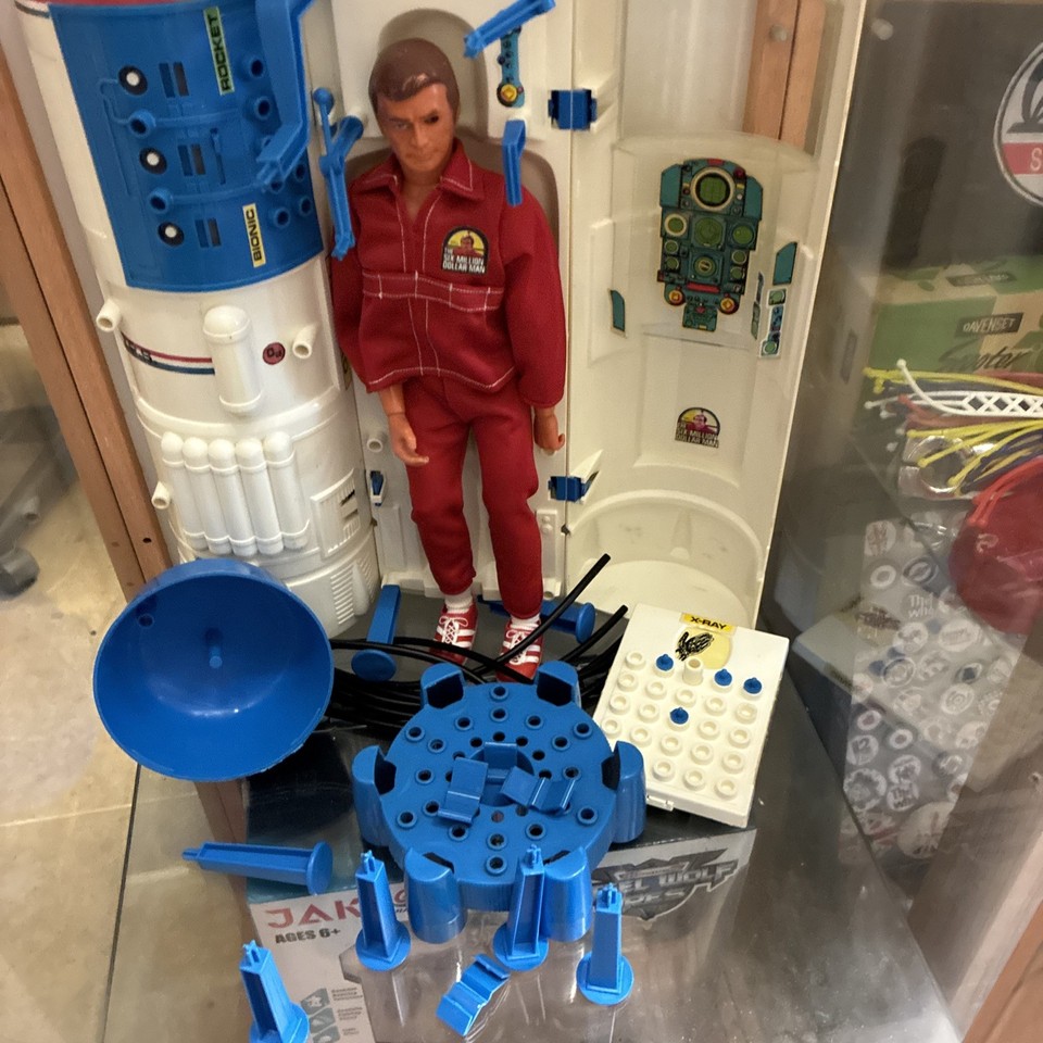 Six Million Dollar ManSteve Austin And Space Station Lots Off Exras ...