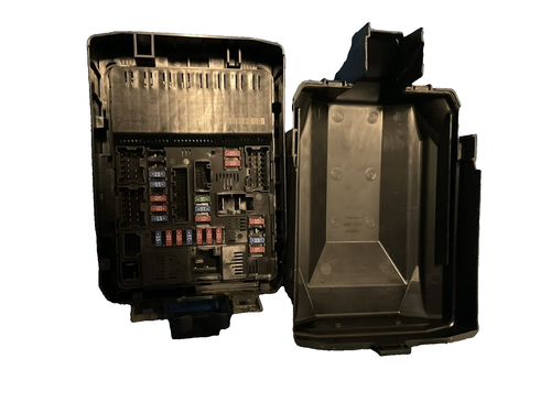 Infiniti 284B7-5CA0D Ipdm Engine Room Control Unit Assembly 2017-2022 ...