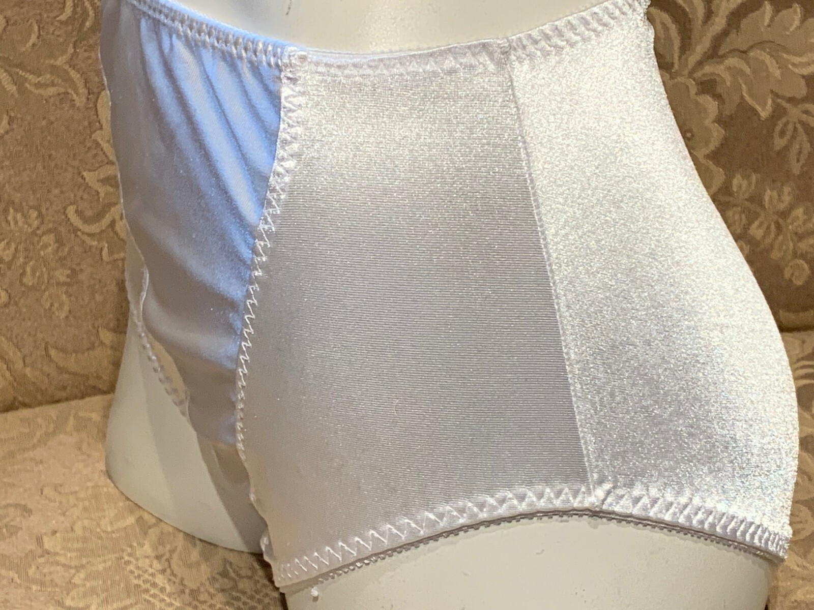 VINTAGE VICTORIA'S SECRET ~ WHITE ~ THICK SATIN FULL … - Gem