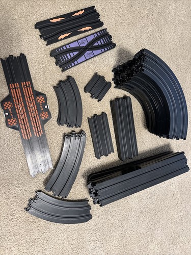 AFX TOMY GIANT RACEWAY #09803 w/ 2 Original Cars PLUS 2 Extra Cars ...