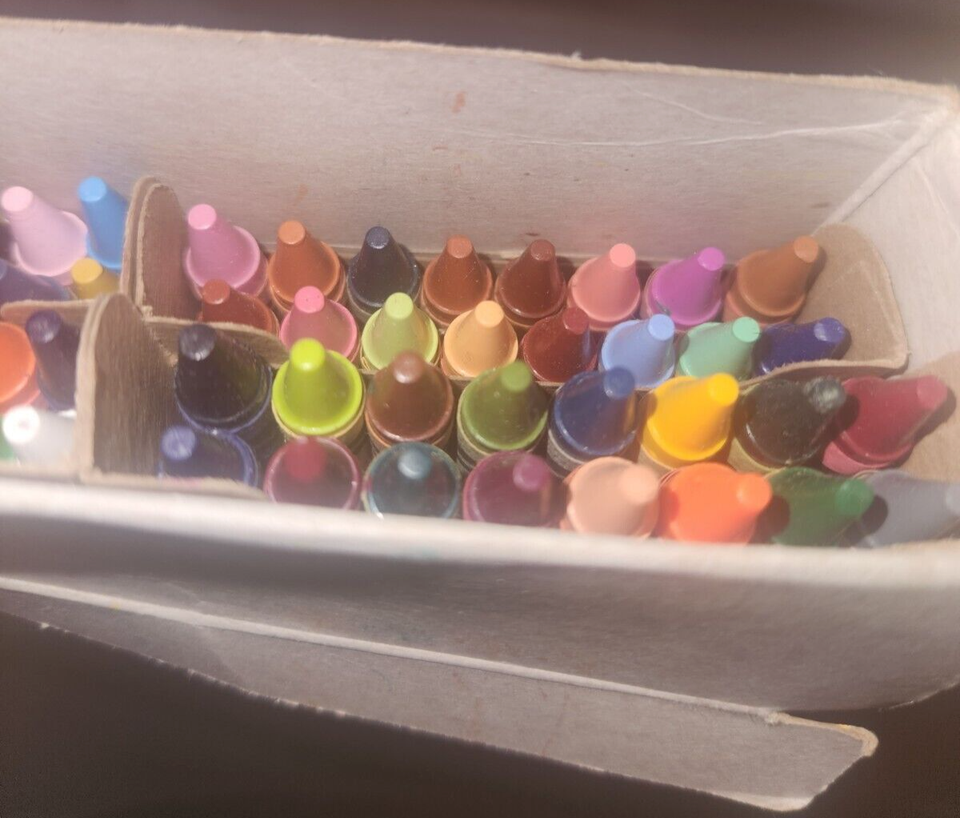 Vintage 1990 Crayola Crayons 64 Count Box With Built In Sharpener ...