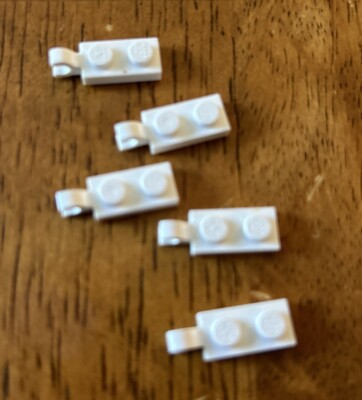 LEGO 5 Lot 63868 White Plate Modified 1 x 2 with Clip on End Horizontal ...
