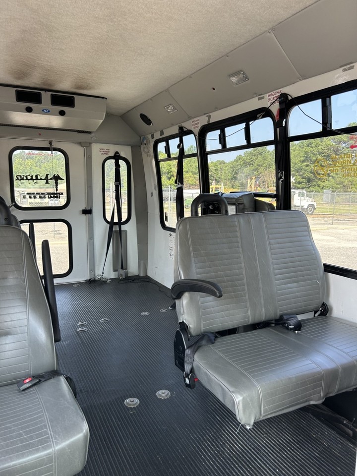 2013 FORD E350 SHUTTLE BUS with Braun Wheelchair Lift *used* good ...
