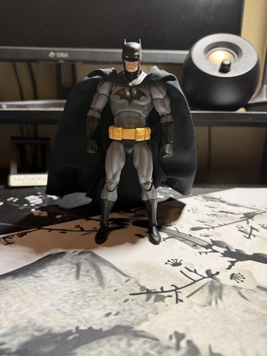 MAFEX Batman Hush Black Suit Collectible Figure Medicom Toy DC Comics ...