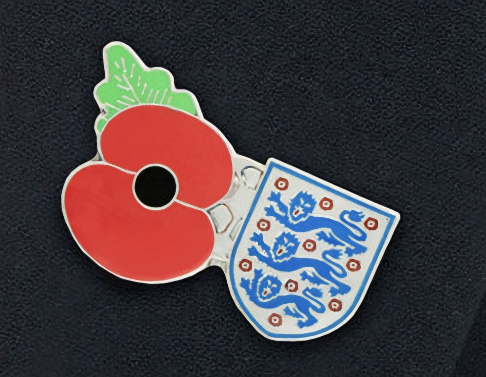 English FA England Football Team Remembrance Poppy Three Lions Pin ...