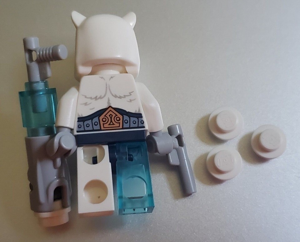 LEGO Chima Ice Bear Tribe Minifigure with accessory weapons shooting ...