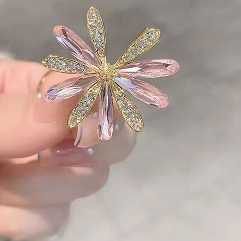 Korean Crystal Glass Daisy Flower Brooch Simple Brooches Suit Coat ...