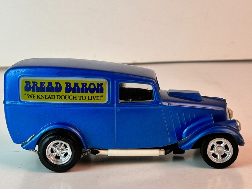 AMT 1933 Willys Panel Truck, Bread Baron Built Model Kit, Original ...