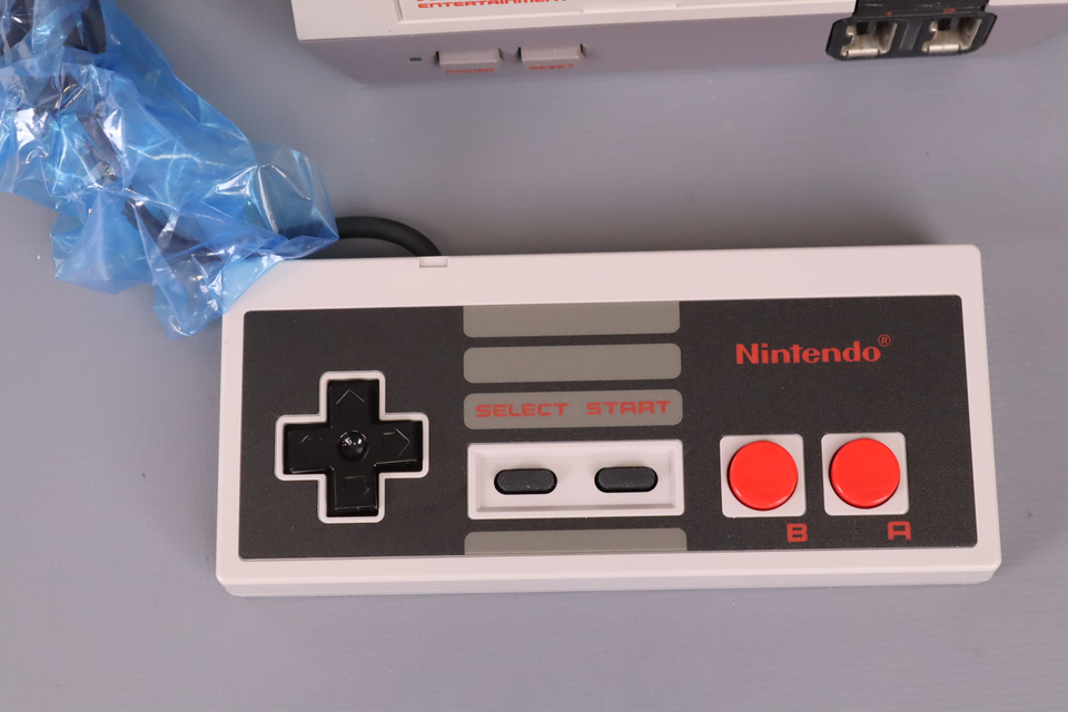 Nintendo Entertainment System NES Classic Edition - Plug and play TV ...