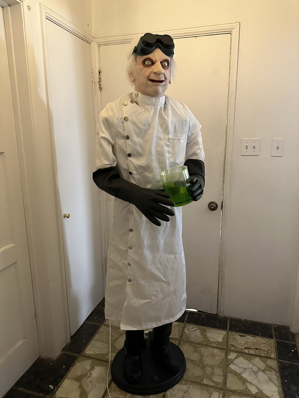 GEMMY HALLOWEEN DR DOCTOR SHIVERS Animated 6ft Tall PROP EVERYTHING ...