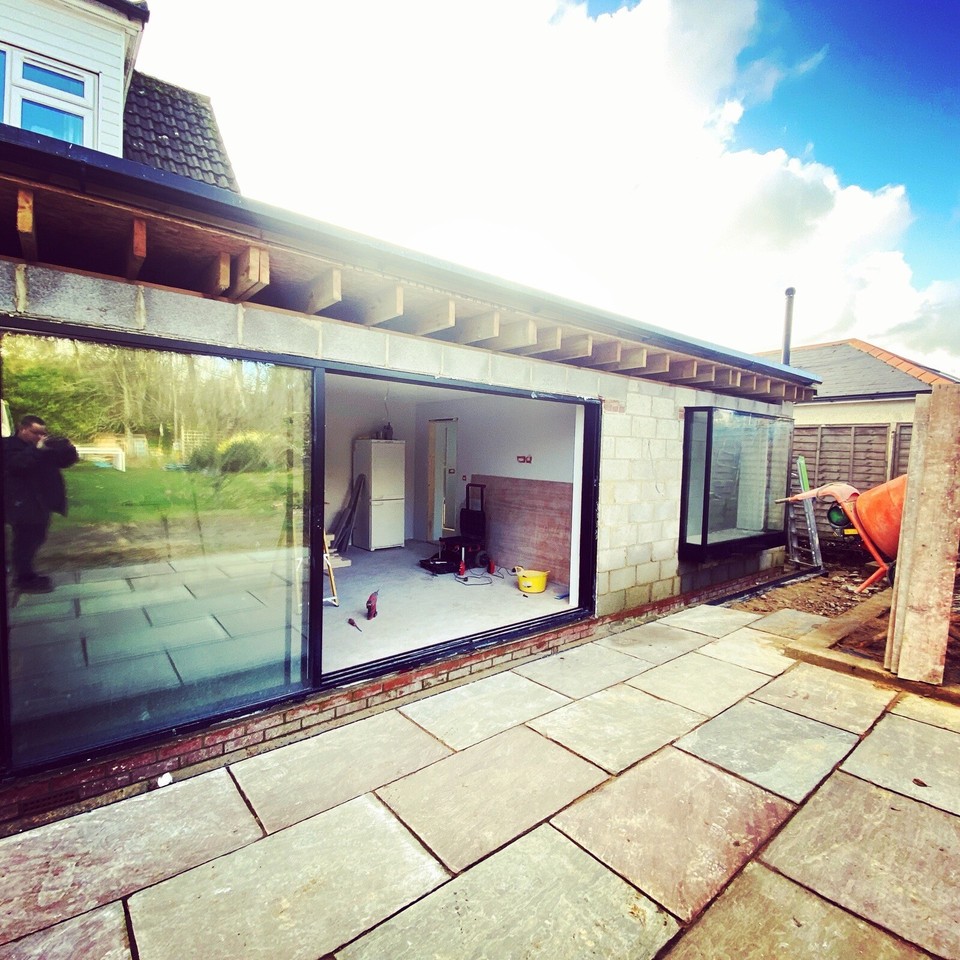 Fully Fitted- Oriel Window | Glass Box Seat | Modern Frameless Glass ...
