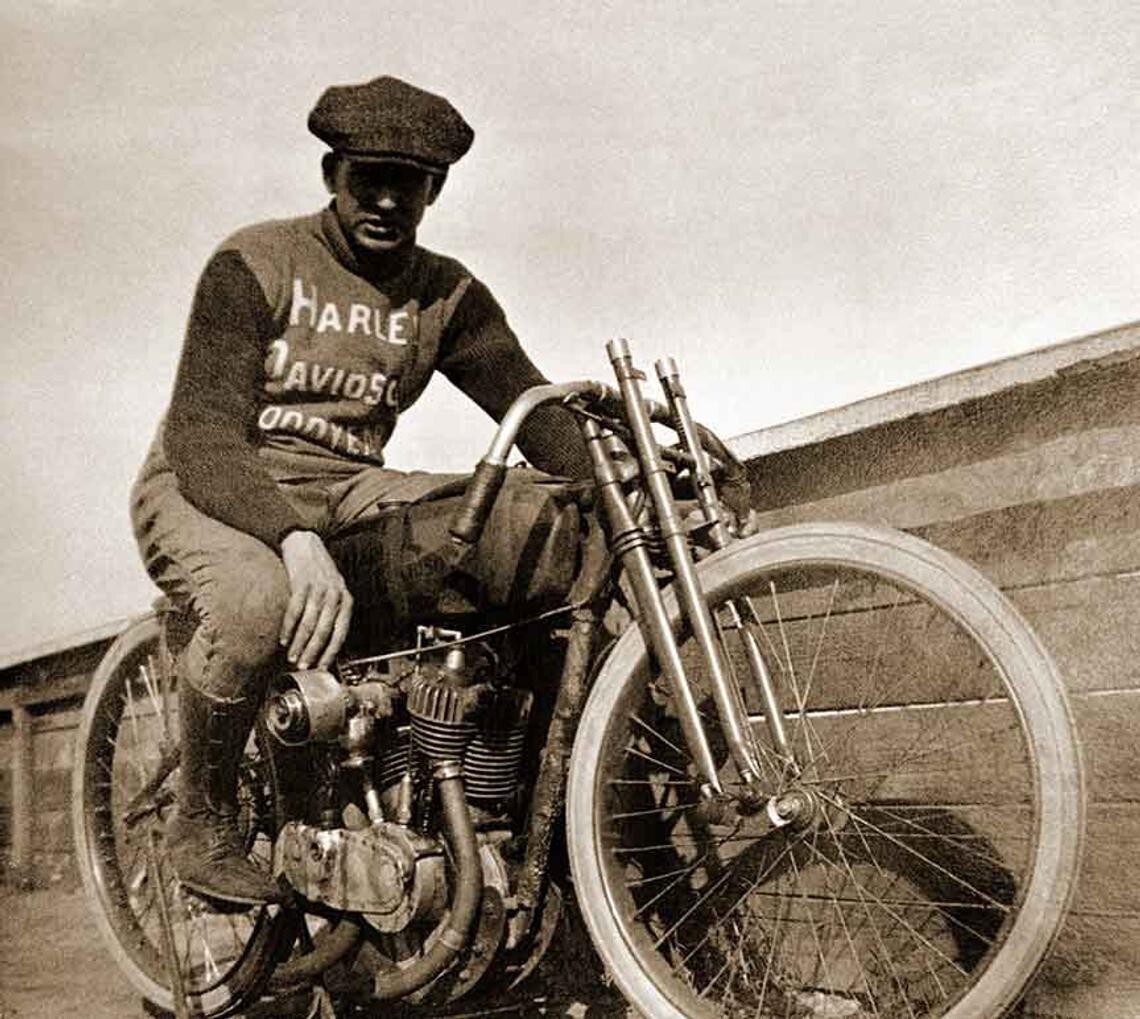 Early Motorcycle Racing Hepburn's New Ride — Archive Moto