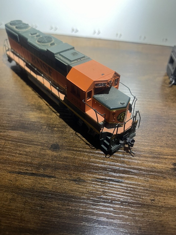 Athearn HO Scale GP38-2 BNSF Powered Green Orange #2099 | eBay