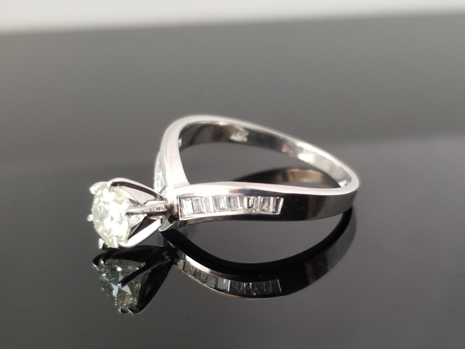 Beautiful Round Brilliant Solitaire Baguette Diamond … - Gem