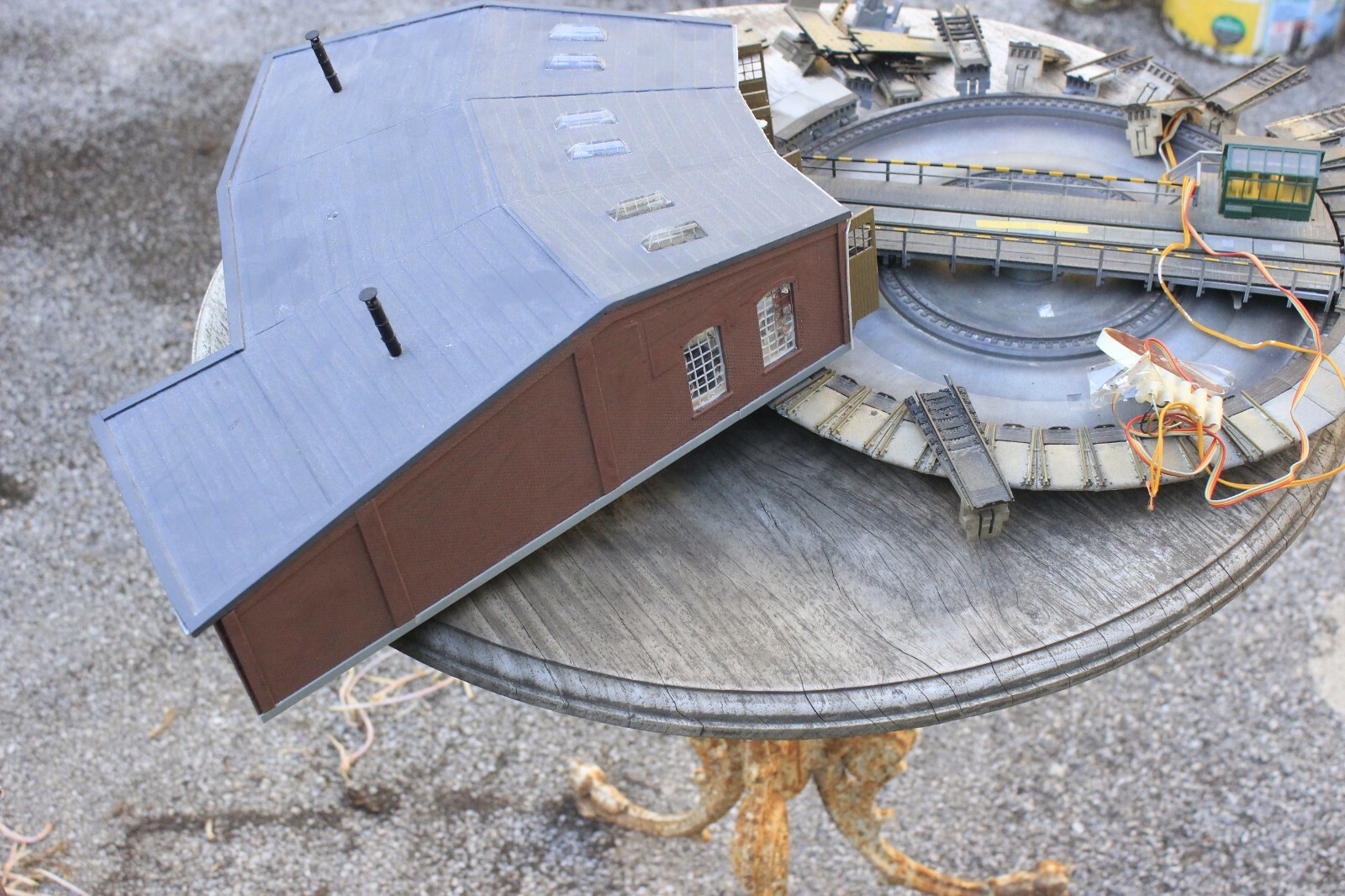 fleischmann turntable 6052 ho with loco engine shed kit built electric ...