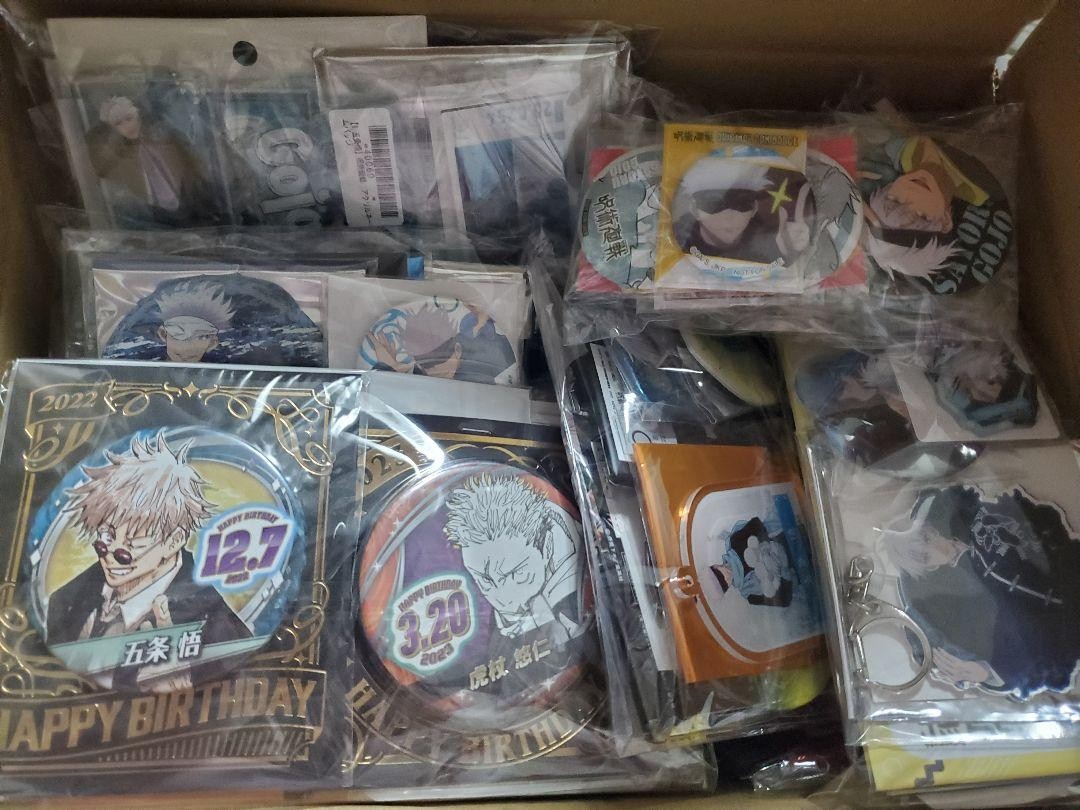 Jujutsu Kaisen Satoru Gojo Yuji Itadori Goods, approximately 250 items ...