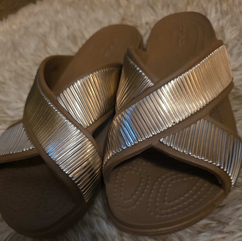 CROCS Sloane Brown Tan Cross Strap-(Gold) Sandals. Womens size 8 | eBay