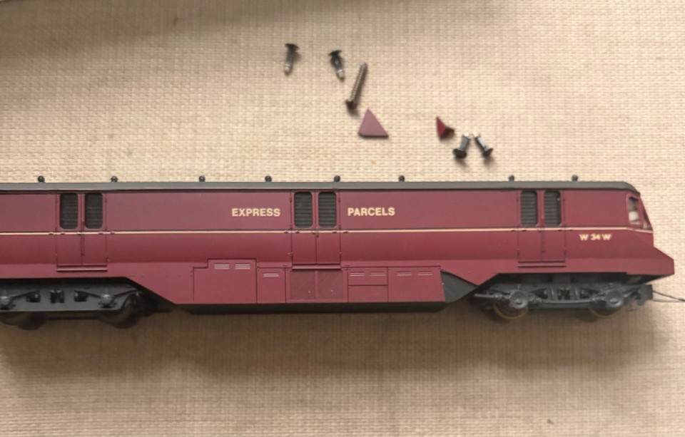 LIMA 'OO' GAUGE L205132 'EXPRESS PARCELS' DIESEL RAILCAR #W34 CRIMSON ...