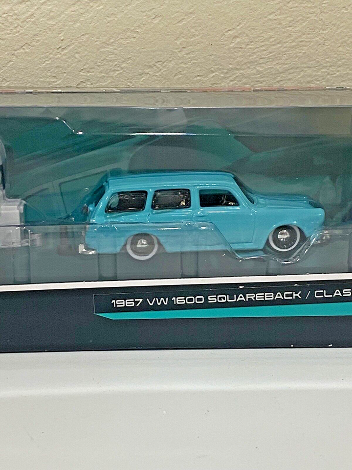 MAISTO DESIGN 1:64 TOW N GO 1967 VW 1600 SQUAREBACK WAGON & CAMPER BLUE ...