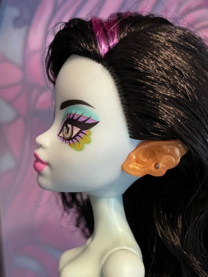 Monster High Jinafire Long Skulltimate Secrets 7 Gore-Geous Oasis Nude ...