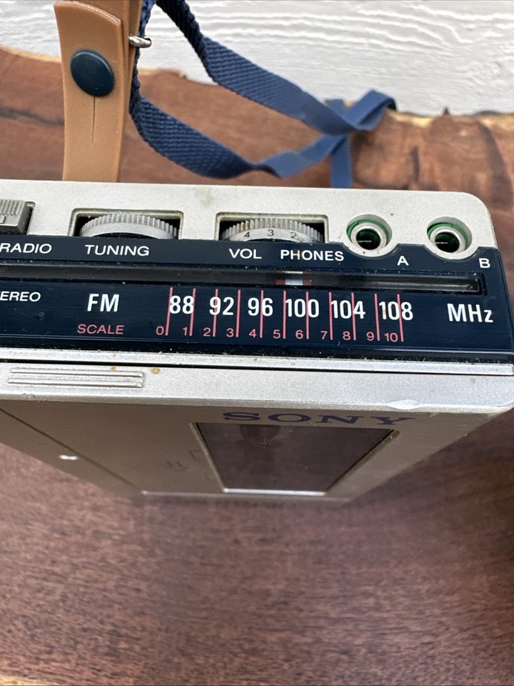 VTG Sony Walkman Original WM-F1 Cassette Tape Player/FM Stereo Belt Box ...