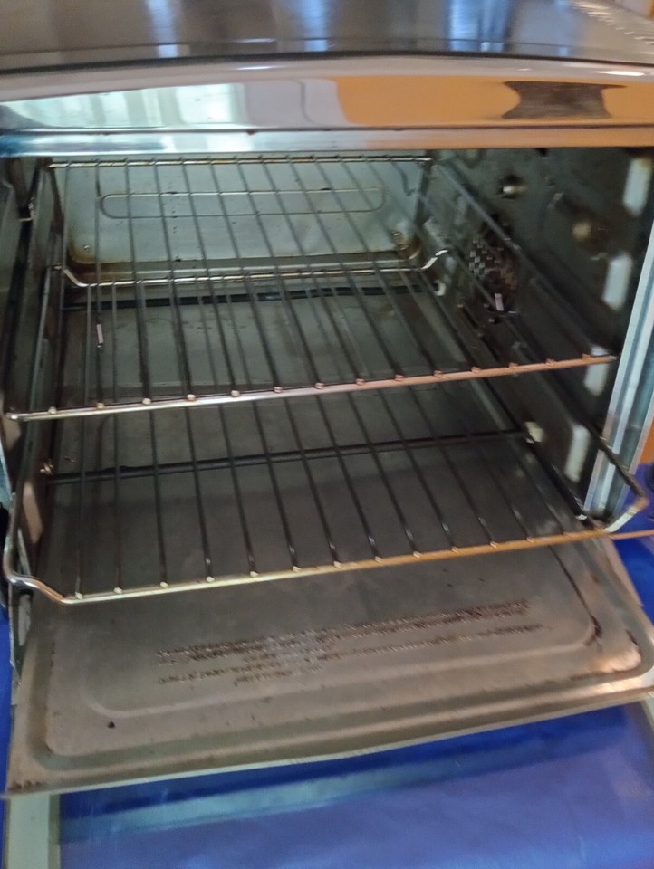 Euro-Pro Convection Toaster Oven, Model TO241R *See local pick-up info ...