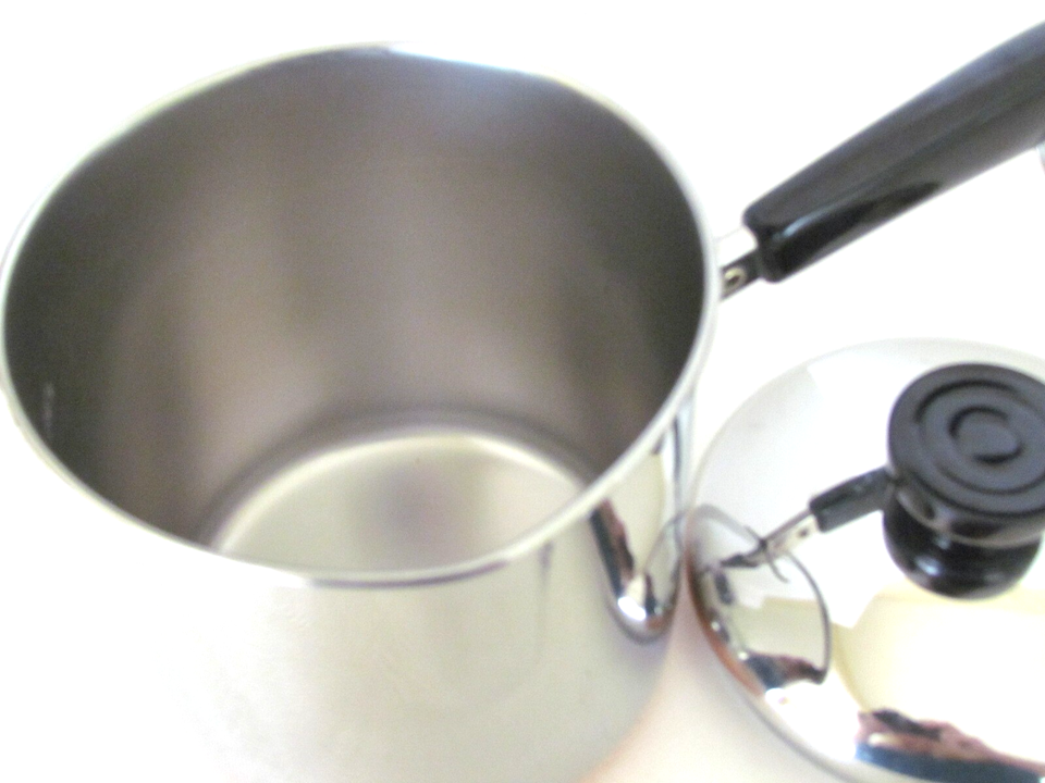 VINTAGE 1 1/2 qt REVERE WARE SAUCE POT WITH MEASURE MARKS + POUR SPOUT ...