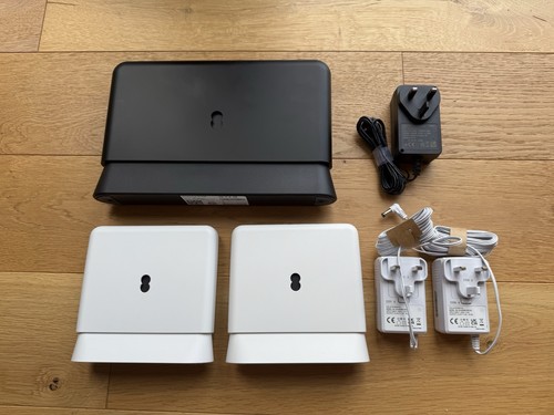 EE Smart Hub Plus Wi-Fi 6 Router SH31B and 2 x Smart WiFi Plus Discs ...