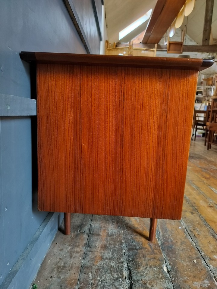 Mid Century Vintage John Herbert for A. Younger Fonseca Large Teak ...