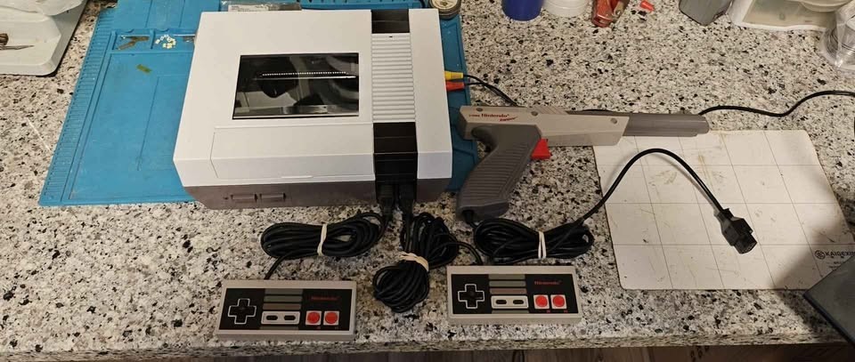 Custom NES Restoration / Window LED Mod / Cleaning, Recapped & More ...