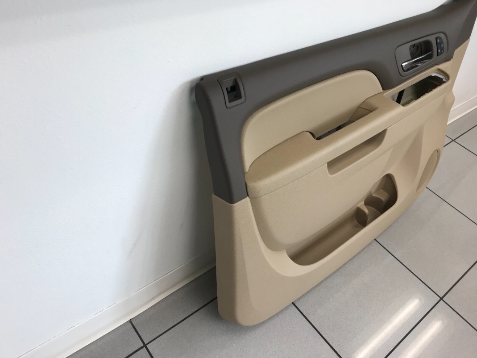 OEM GM Front Left Interior Door Trim Panel 84127287 | Cashmere ...