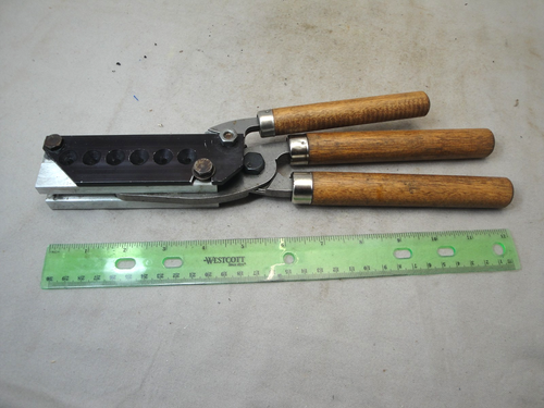 Lee 6 Cavity Bullet Mold w Handes - 9mm 380 Caliber Round Nose .356 102 ...