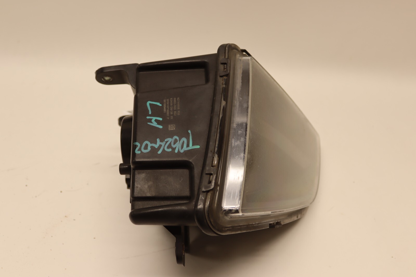 2018-2023 VOLVO VNL 760 FRONT BUMPER FOG LIGHT LAMP 82744669 OEM