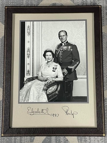 QUEEN ELIZABETH II + PRINCE PHILIP - SIGNED Autograph - 35 yr ...