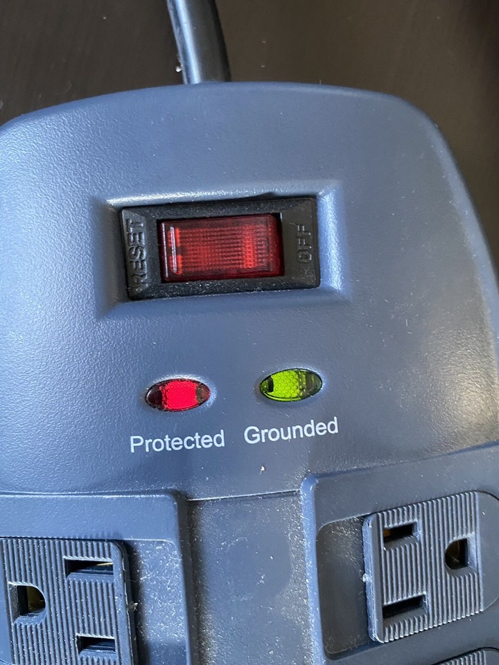 DITEK 8-Outlet Surge Protector with RJ11 Modular Jack 6' Cord DTK-8FF ...