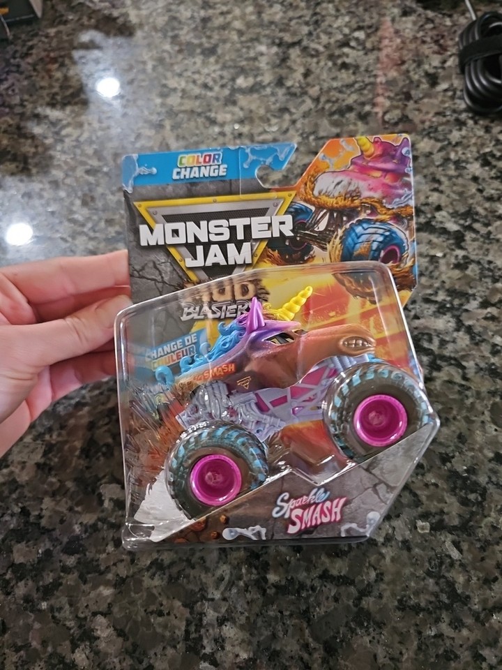 Spin Master 2025 Monster Jam Mud Blasters SPARKLE SMASH Color Change ...